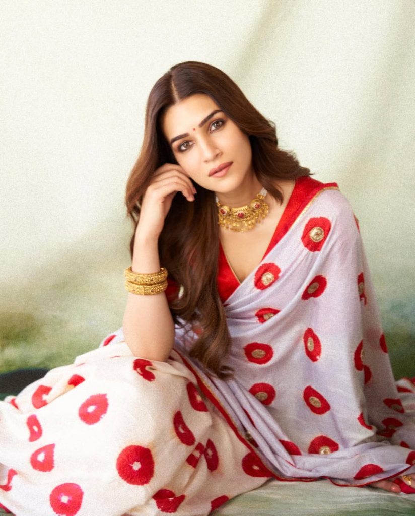 Kriti Sanon in Saree - Stunning Saree Looks & Photos