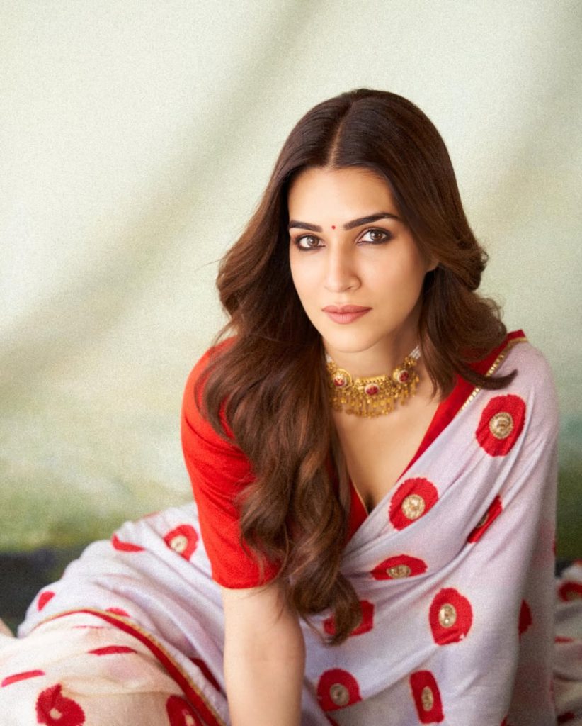 Kriti Sanon in Saree - Stunning Saree Looks & Photos