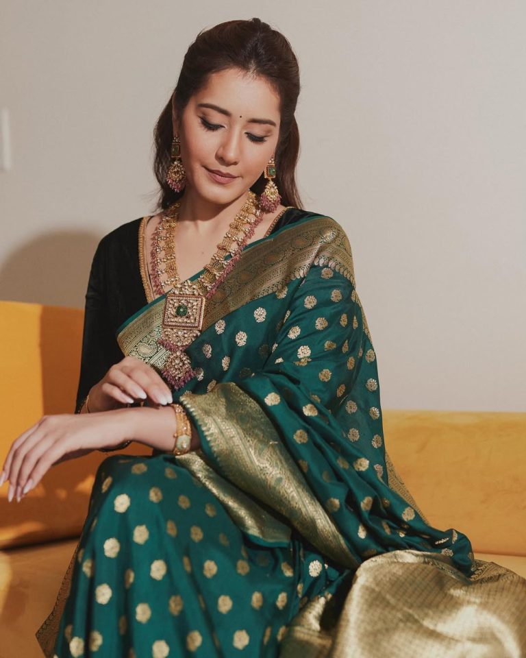 Rashi Khanna in Saree – Breathtaking Photos of Elegance & Beauty