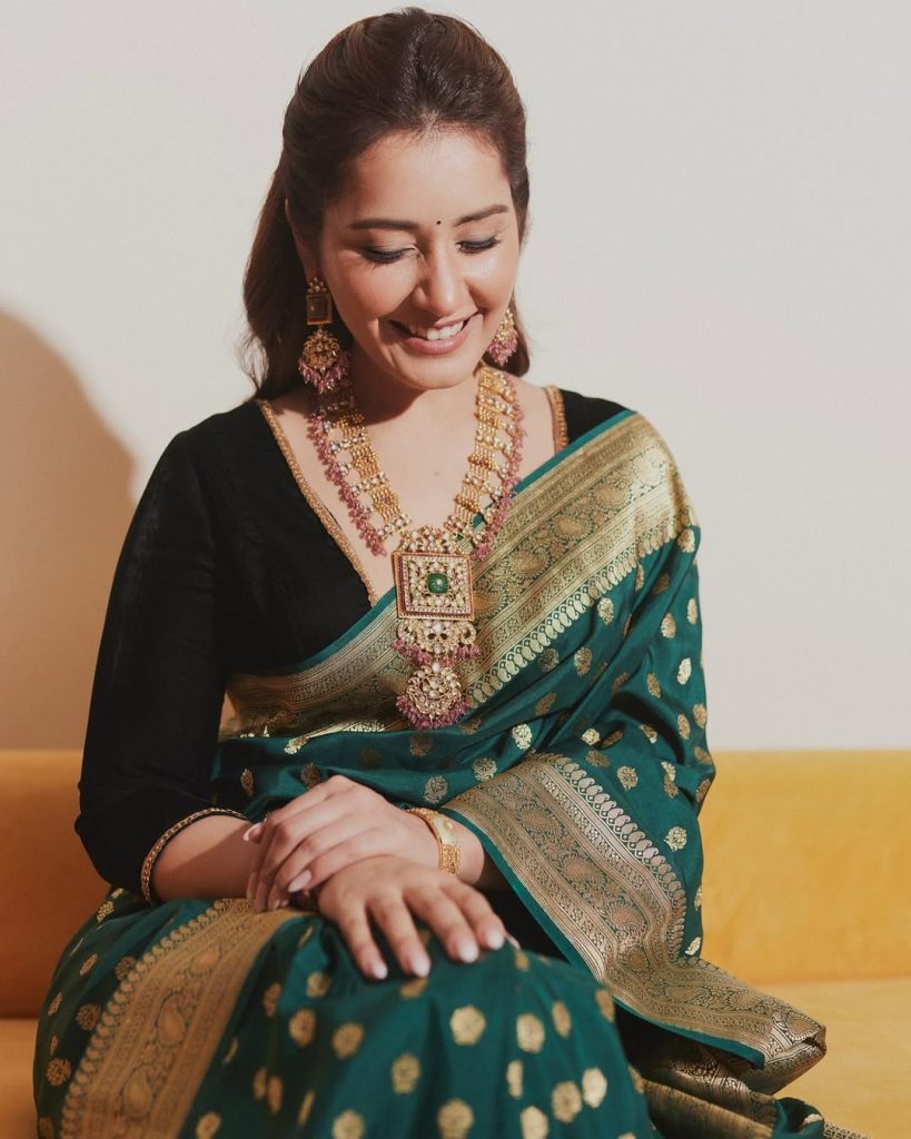 Rashi Khanna in Saree – Breathtaking Photos of Elegance & Beauty