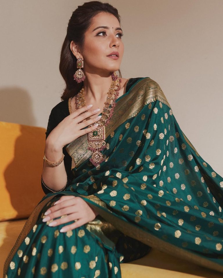 Rashi Khanna in Saree – Breathtaking Photos of Elegance & Beauty