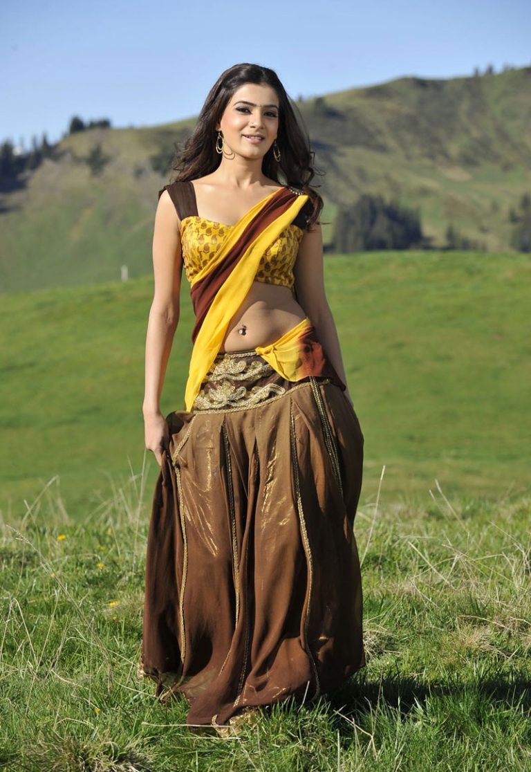 Samantha in Saree: Stunning Photos & Iconic Saree Looks